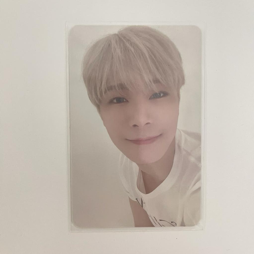 Astro-Moonbin-Switch-On-4