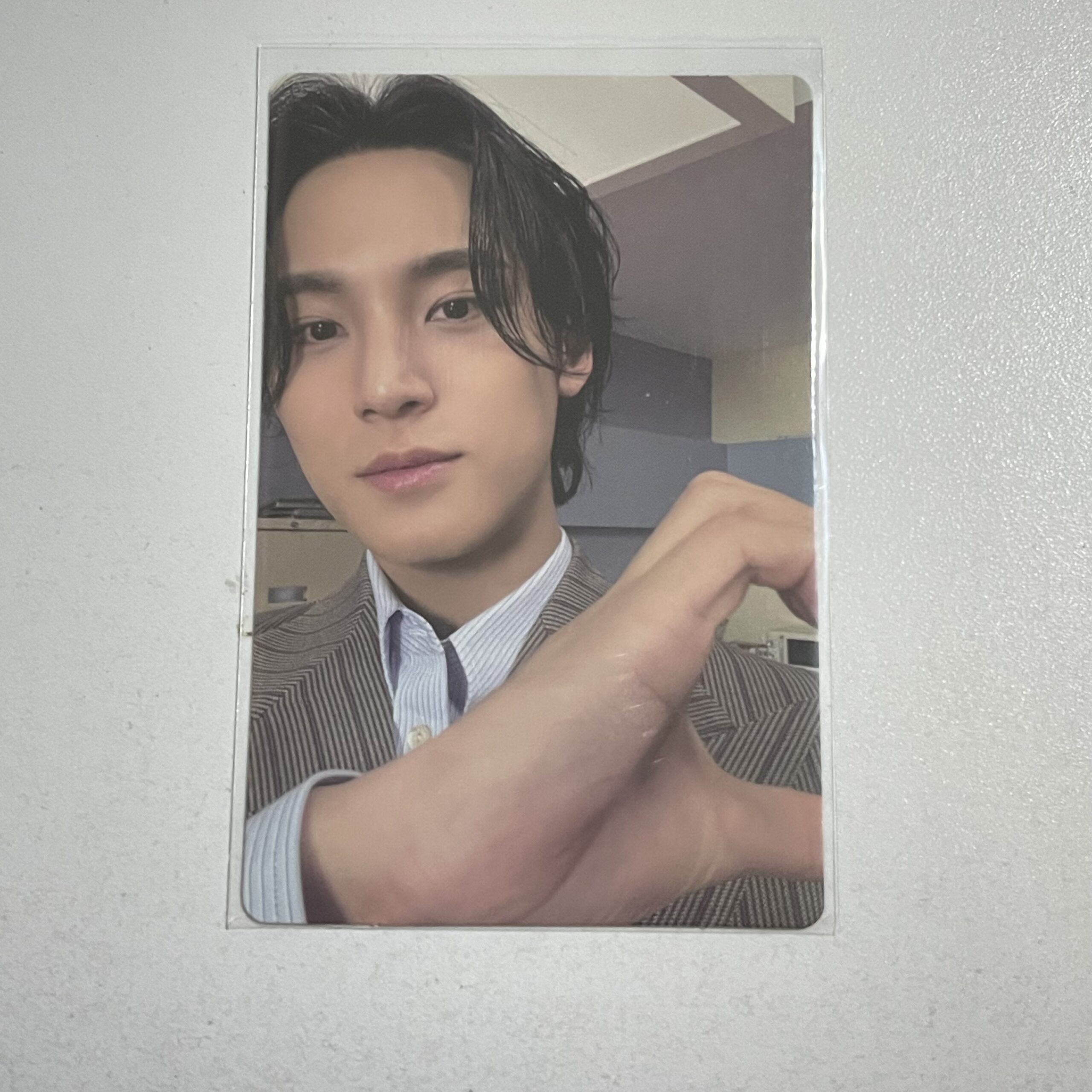 Seventeen-Mingyu-FML-Ver.-Faded-Mono-Life-2