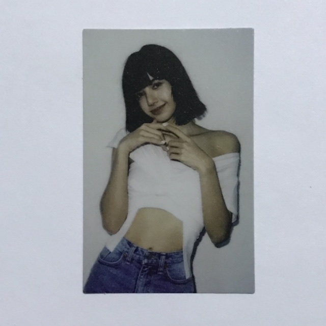 Blackpink-Lisa-The-Album-4