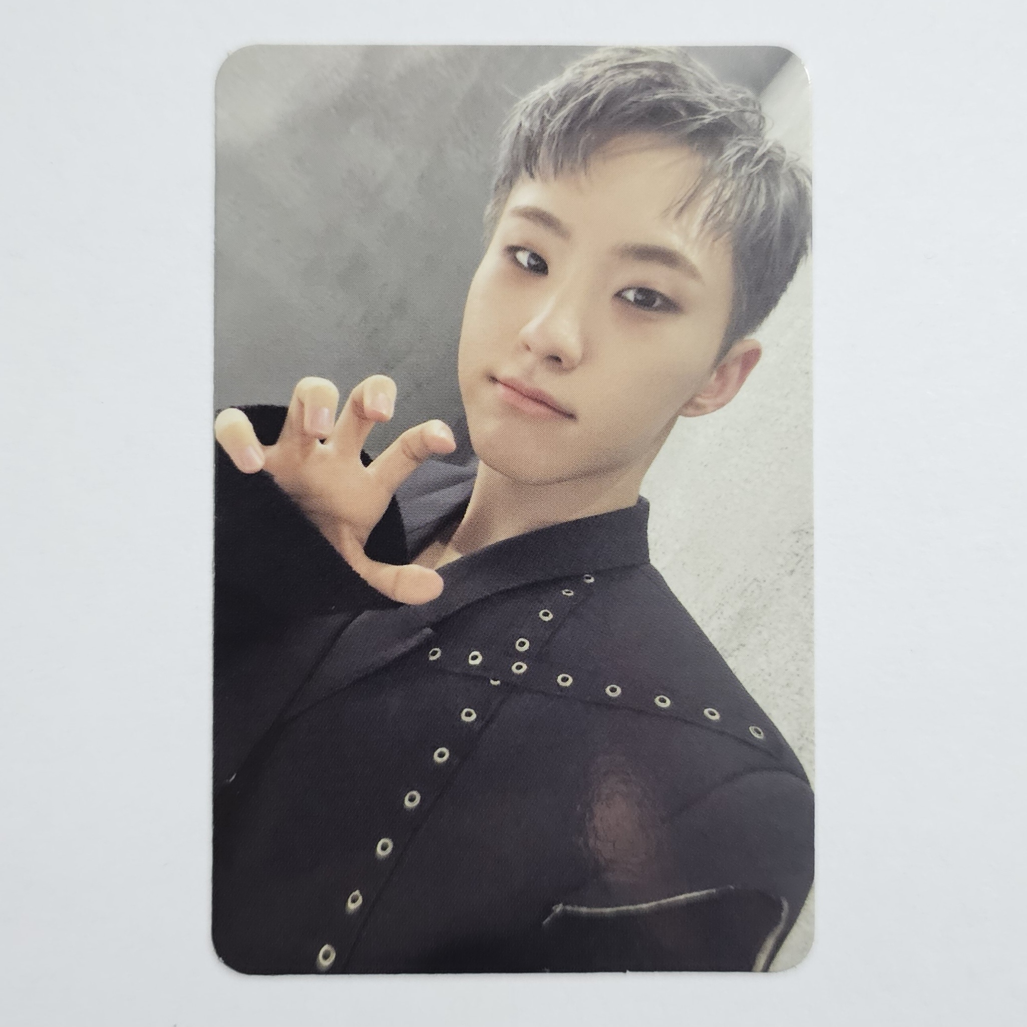 Seventeen-Hoshi-Face-The-Sun-Ver.-Ep.-2-Shadow-3